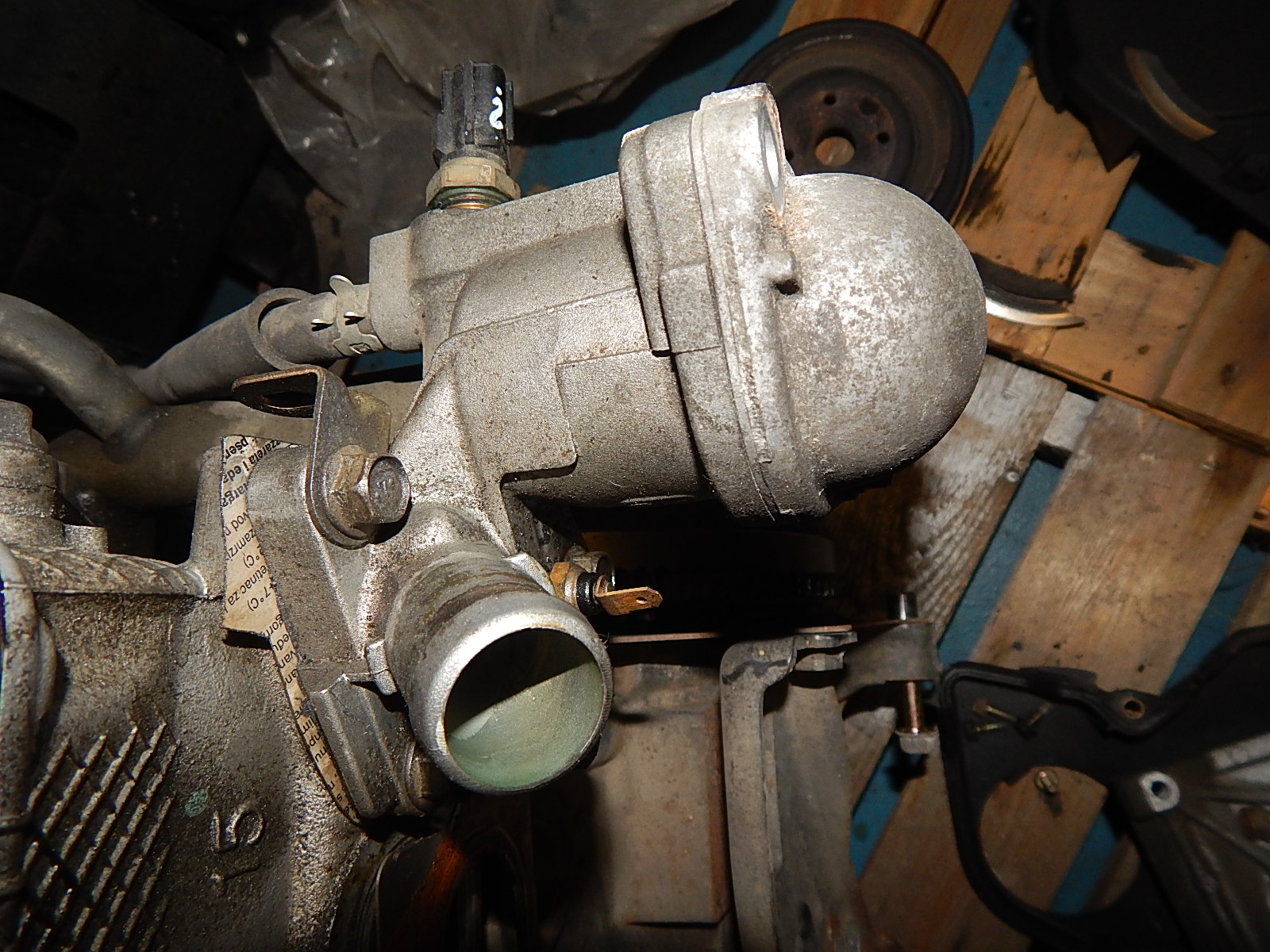 Mitsubishi MD358257 OBAL TERMOSTATU BENZÍNOVÉHO MOTORU 1.6 MD358257 ...