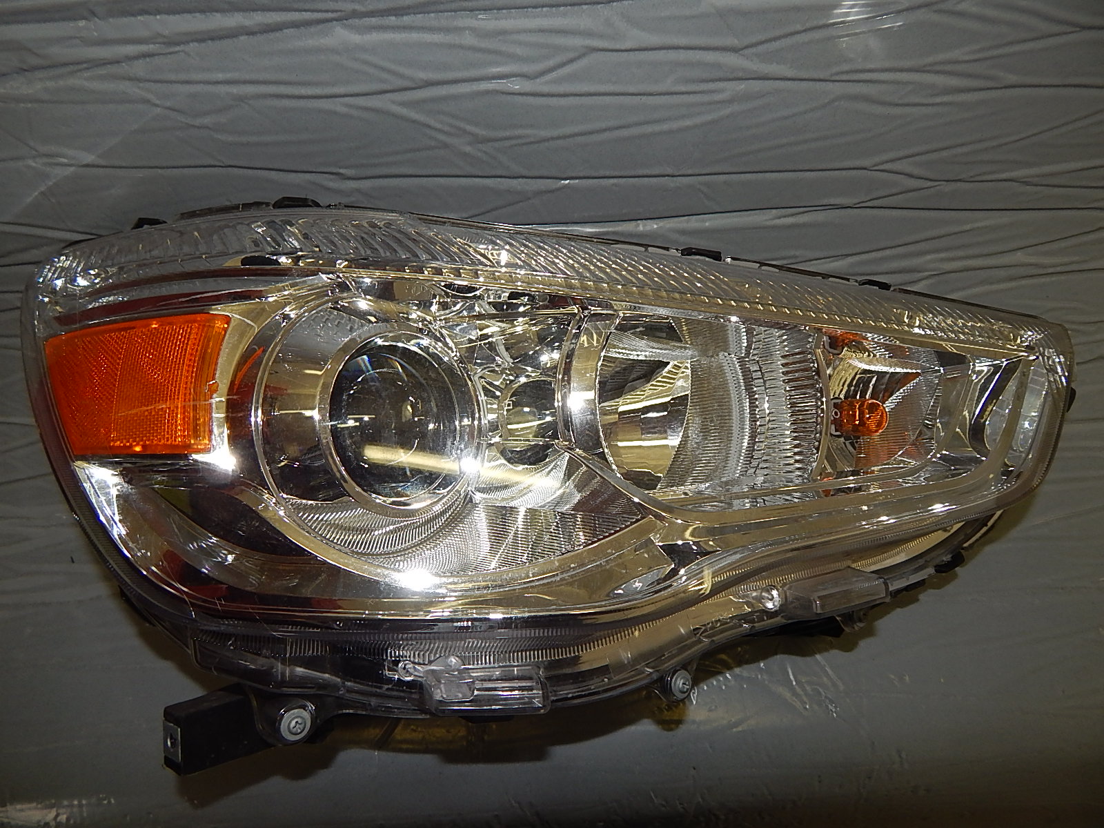 Mitsubishi 8301C618 8301B592 8301C218 PŘEDNÍ SVĚTLOMET PRAVÁ STRANA ...