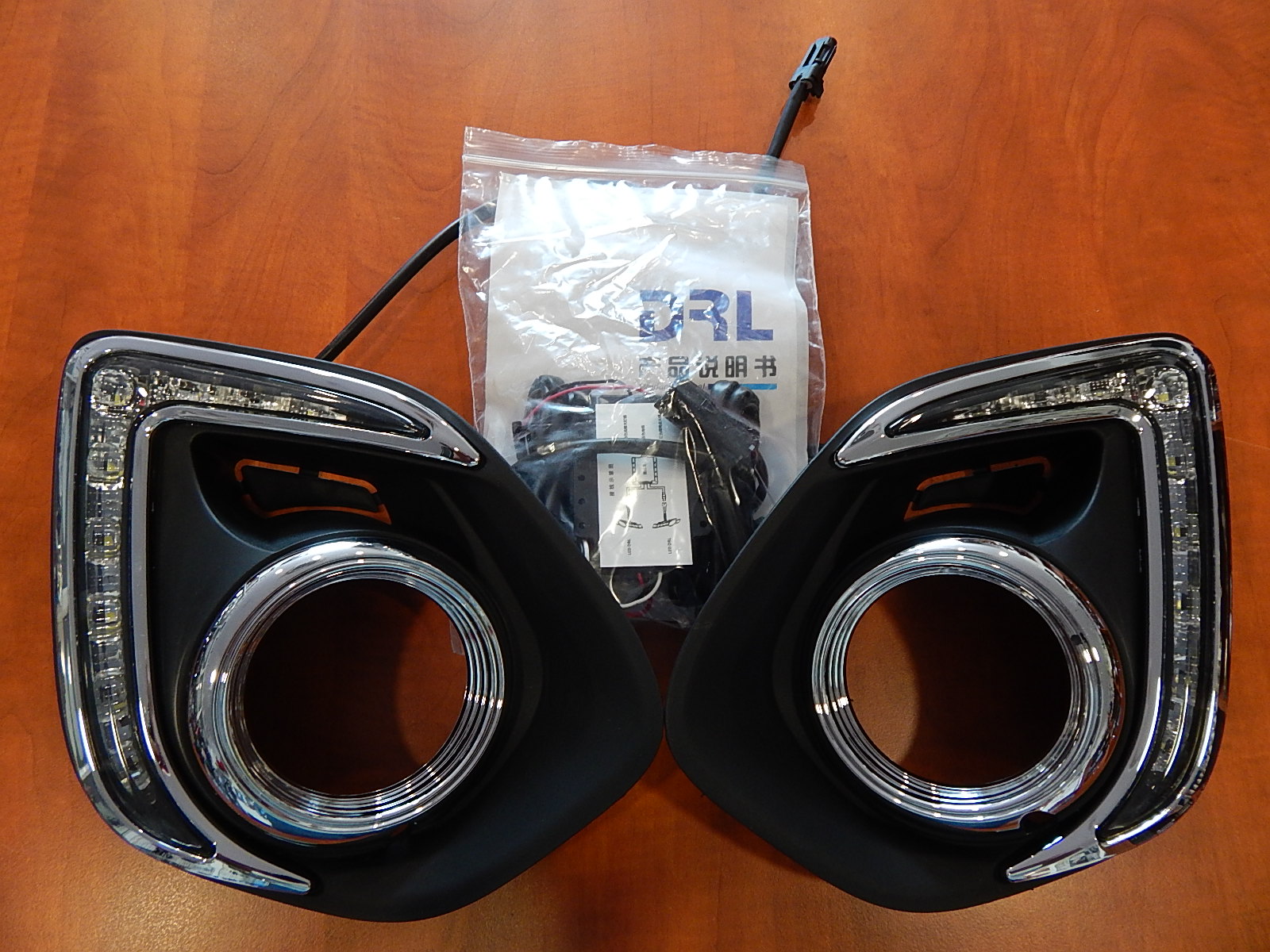 Mitsubishi 8321A577 KRYT NÁRAZNÍKU S DENNÍM SVÍCENÍM 8321A577 ...