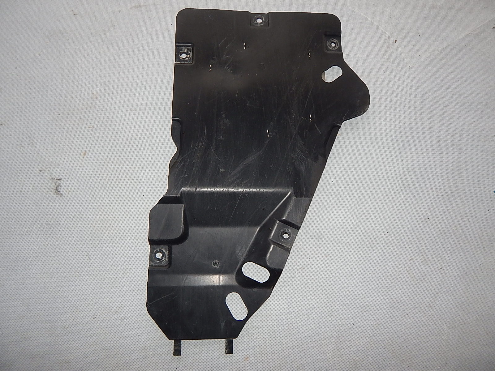 Mitsubishi 5379A103 KRYT ČÁST SPODNÍHO KRYTU MOTOROVÉHO PROSTORU ...