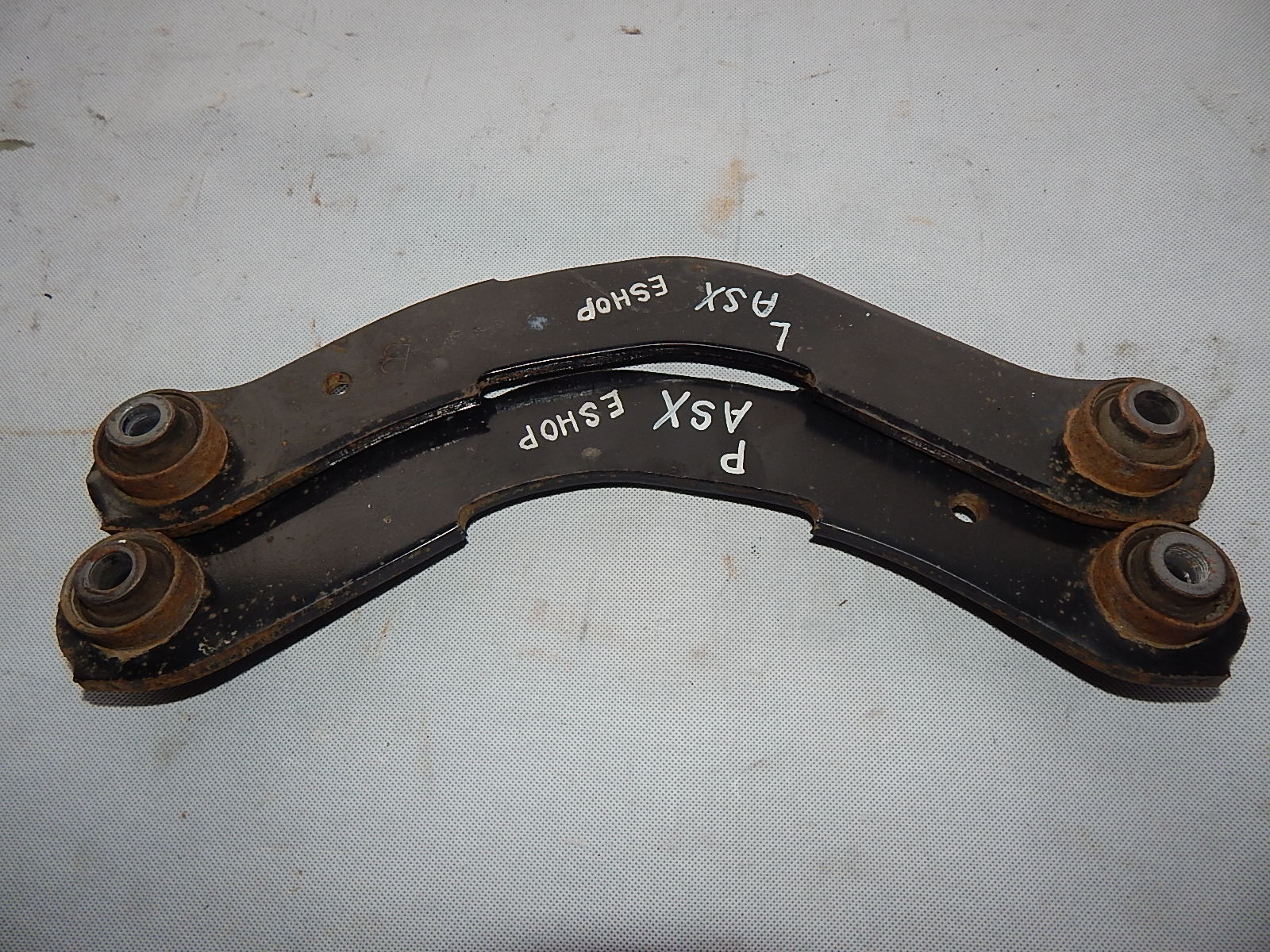 Mitsubishi MN184100 HORNÍ RAMENO ZADNÍ NÁPRAVY CENA ZA KUS MN184100 ...