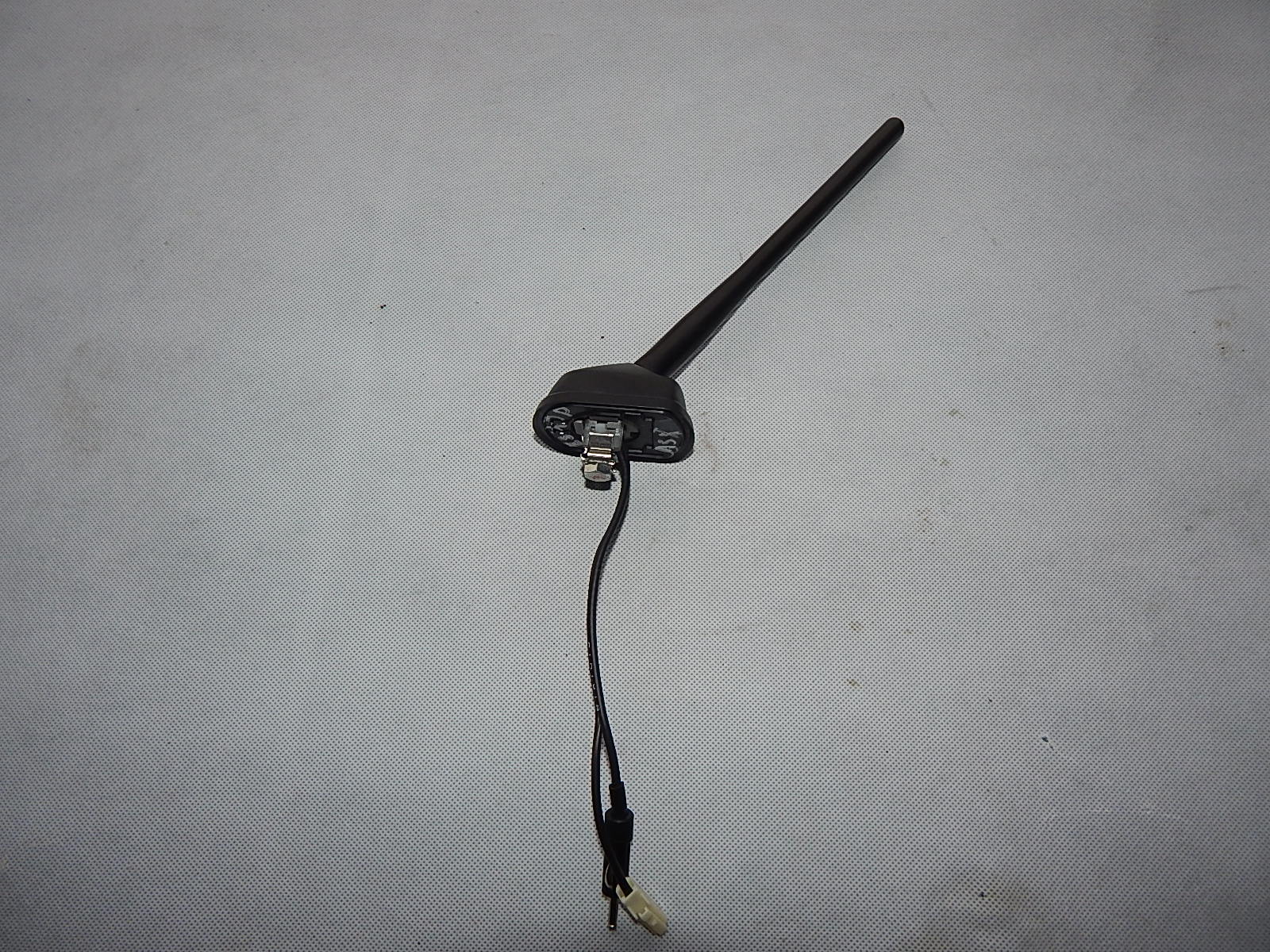 Mitsubishi 8723A184 8723A217 PODSTAVEC ANTÉNY 8723A184 PRUTOVÁ ANTÉNA ...