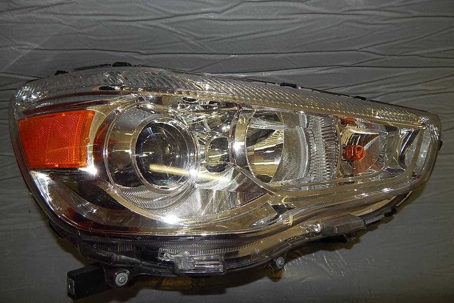 Mitsubishi 8301C618 8301B592 8301C218 PŘEDNÍ SVĚTLOMET PRAVÁ STRANA ...