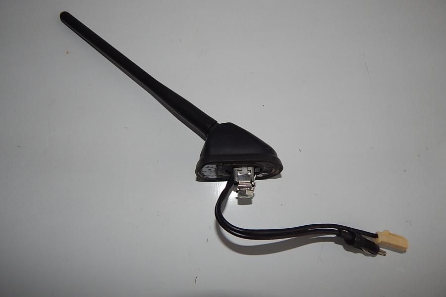 Mitsubishi 8723A163 8723A122 PODSTAVEC ANTÉNY 8723A163 PRUTOVÁ ANTÉNA ...