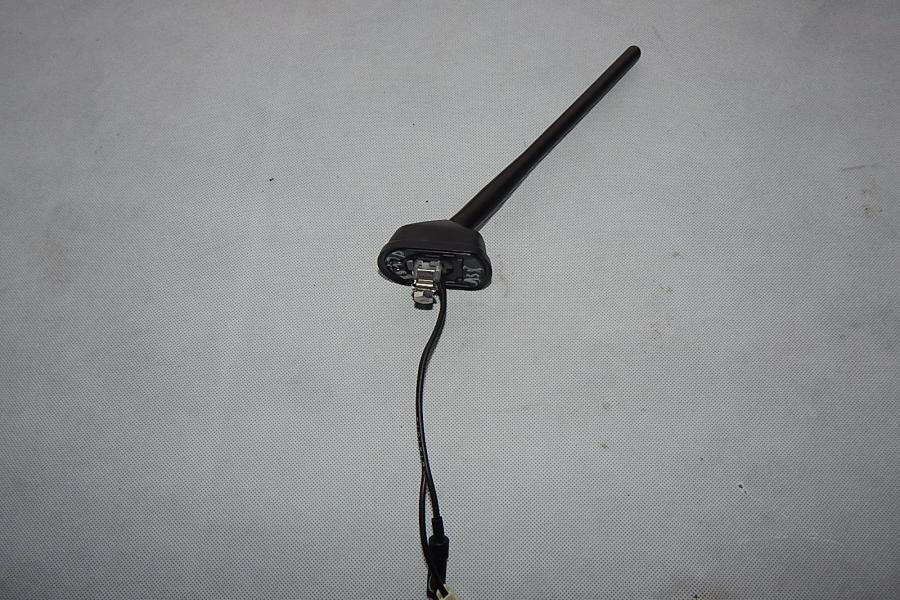 Mitsubishi 8723A184 8723A217 PODSTAVEC ANTÉNY 8723A184 PRUTOVÁ ANTÉNA ...